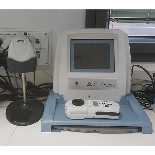 Vitek 2 60 bacterial & yeast identification, antibiotic susceptibility ...